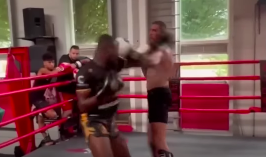 Watch: Alex Pereira hard spars GLORY kickboxer Clyde Brunswijk